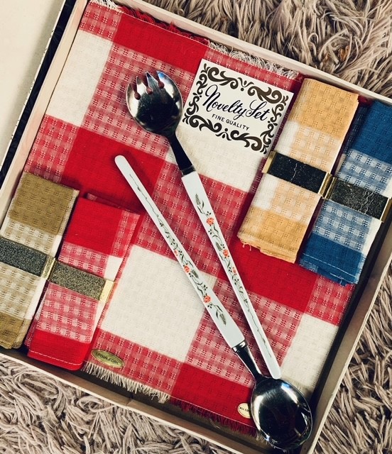 Retro Kitchen Table Setting Gift Box - TikiQueen